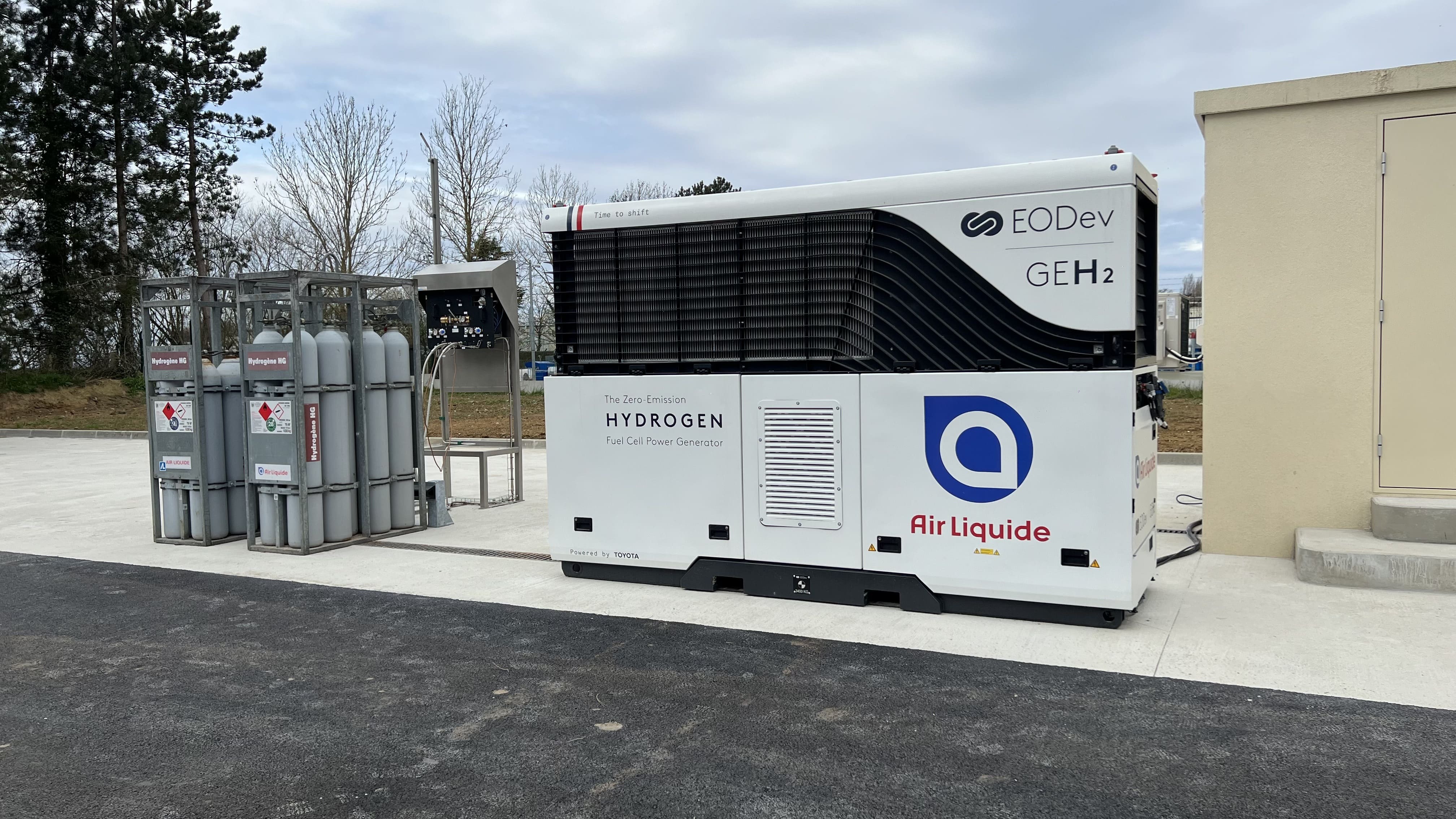 GEH2: Electro-hydrogen power generator and emergency power suply